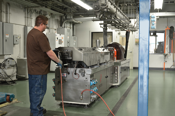 Twin-Screw Extruder Screw Change in 5 Minutes? YES! - ENTEK